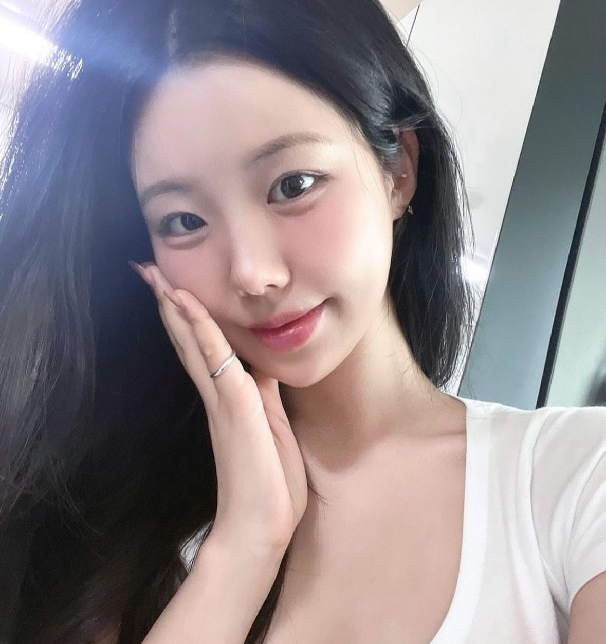 【赤坂】清楚系美人とチュパチュパDKSしながら激しいHJで大量にSKR！ – ワクスト